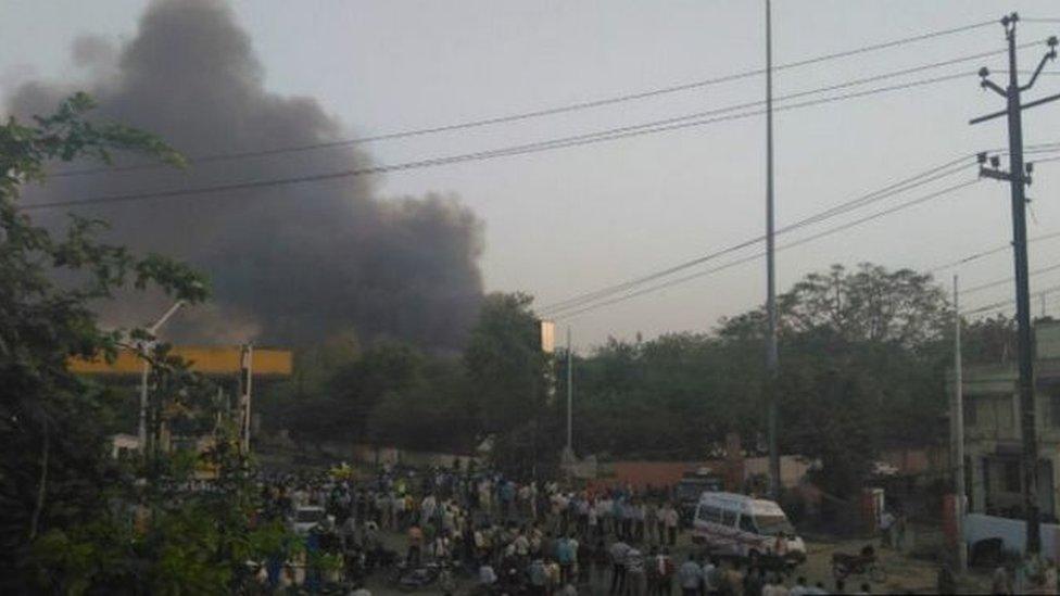 India squatters: At least 24 killed in Mathura eviction drive - BBC News