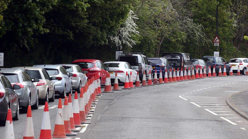 Coronavirus: Drivers queue as Newcastle's tips reopen - BBC News