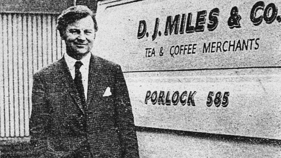 West Somerset tea merchant who worked into his 90s remembered - BBC News