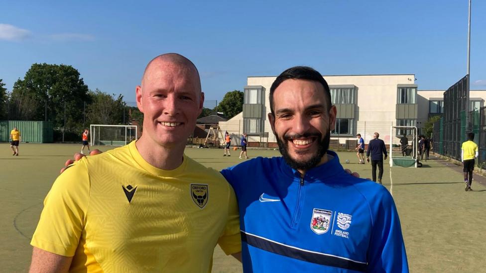 Oxford refugee football team helps players forget 'bad things' - BBC News