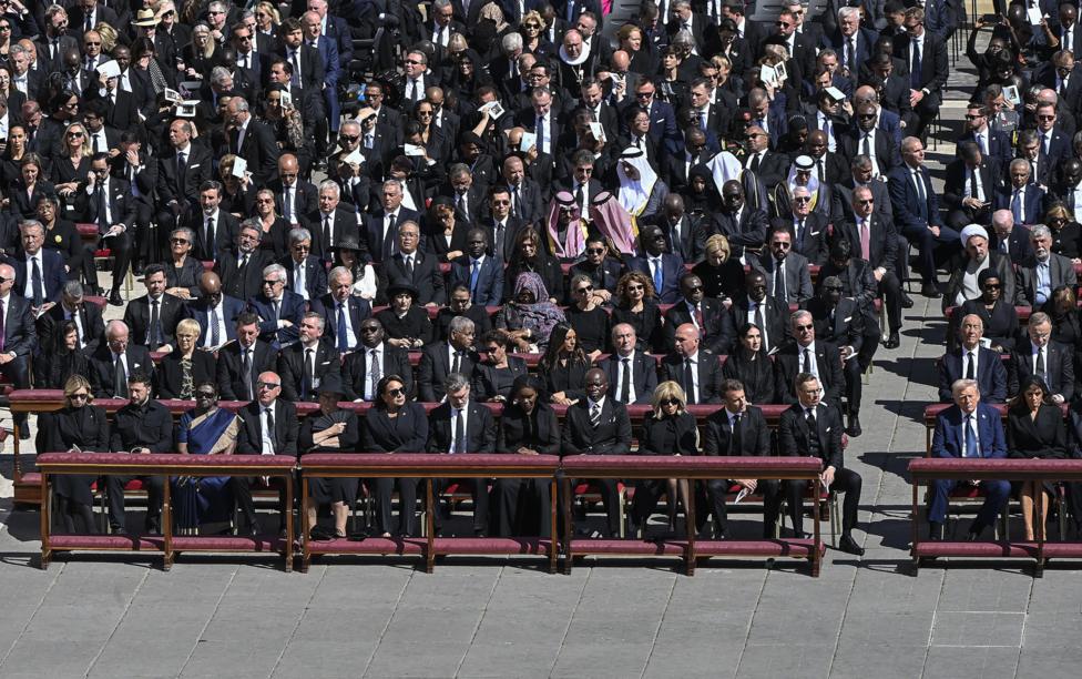 Who is at the Pope's funeral in pictures: Trump, Macron, Prince William ...