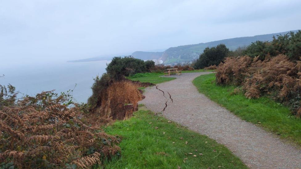 Another 'huge' cliff fall near Sidmouth closes footpath - BBC News