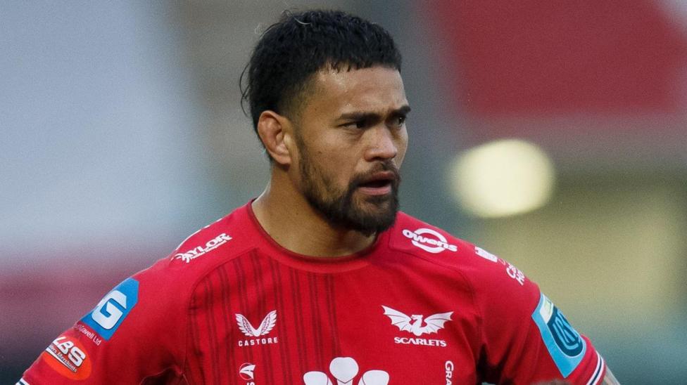 Vaea Fifita: Tonga forward signs new Scarlets deal - BBC Sport