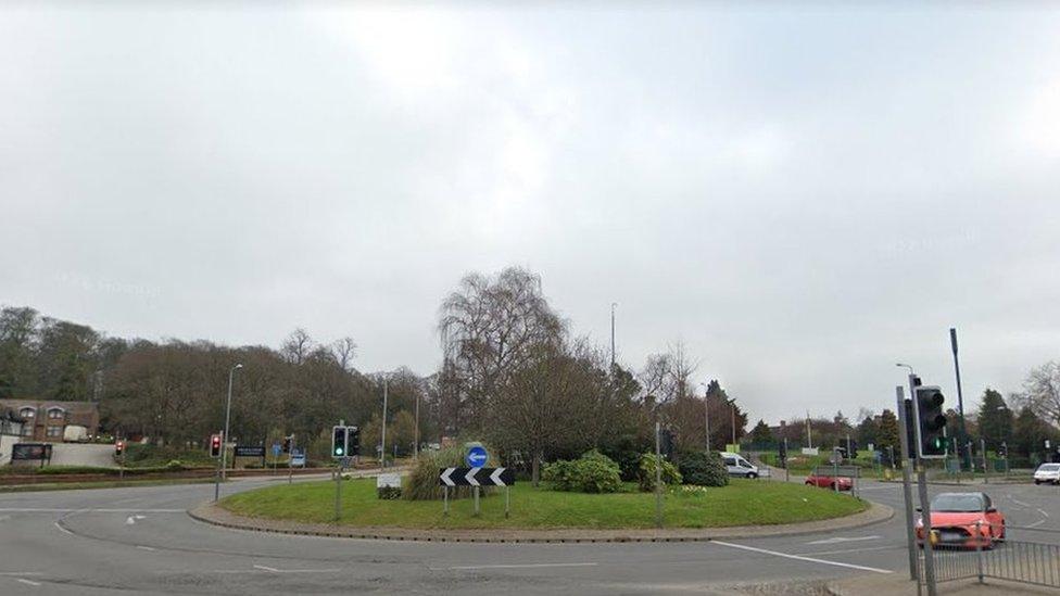 Motorists face delays as Nottingham gas pipe work begins - BBC News