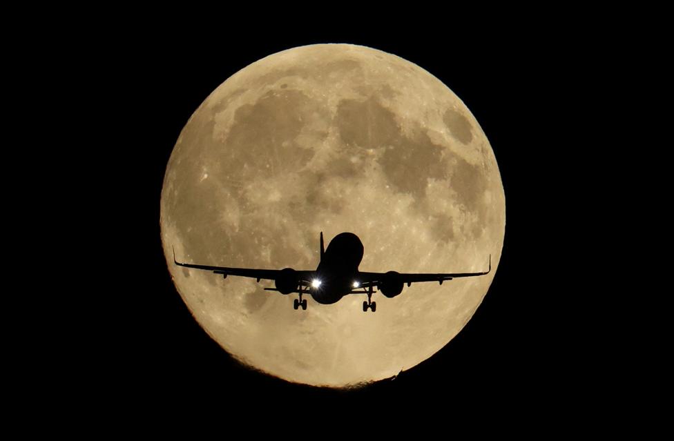 October Harvest Moon: When to see the first supermoon of 2025 - BBC Weather
