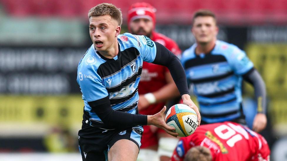 Cameron Winnett: Wales and Cardiff full-back gets young player award ...