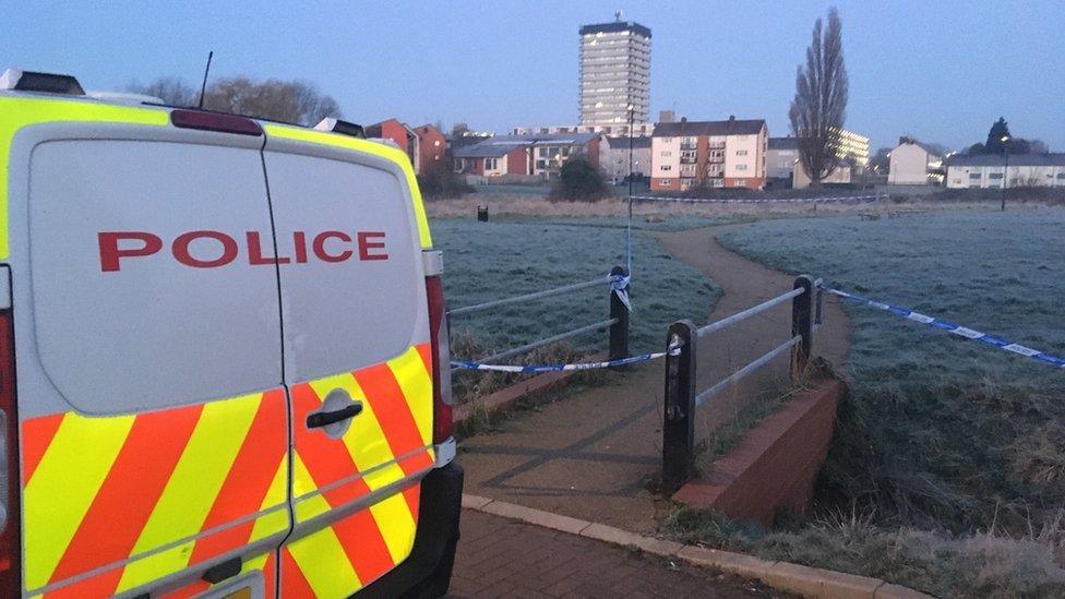 Murder probe after teenager found stabbed in Coventry - BBC News