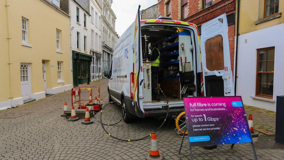 Manx Telecom to switch-off of copper broadband network in phases - BBC News
