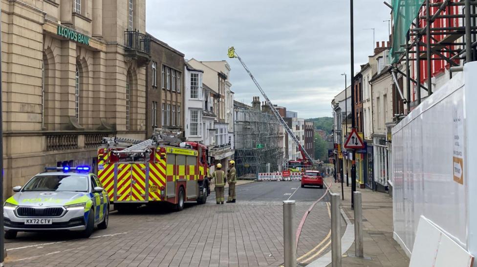 Firefighters battle 'large-scale fire' in Northampton town centre - BBC ...