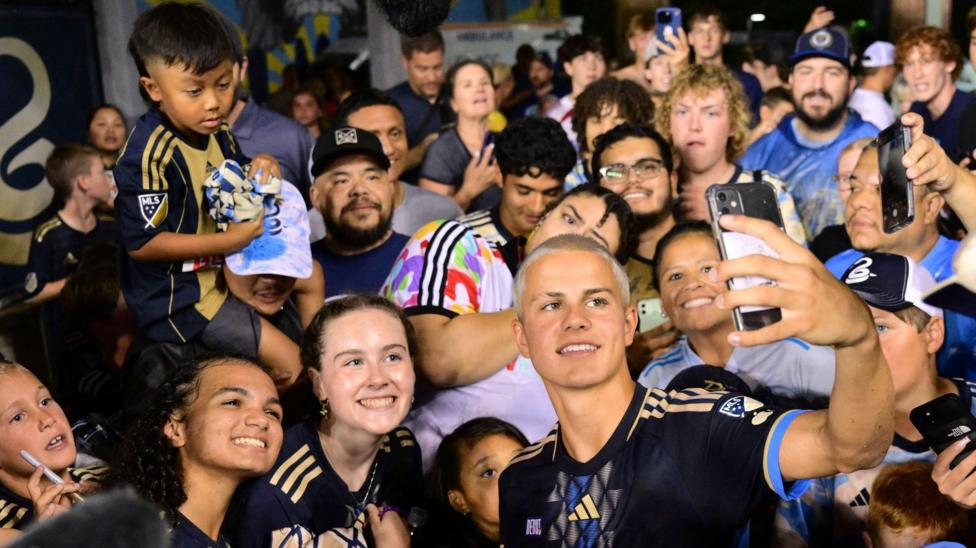 Cavan Sullivan, 14, becomes youngest MLS player - BBC Sport