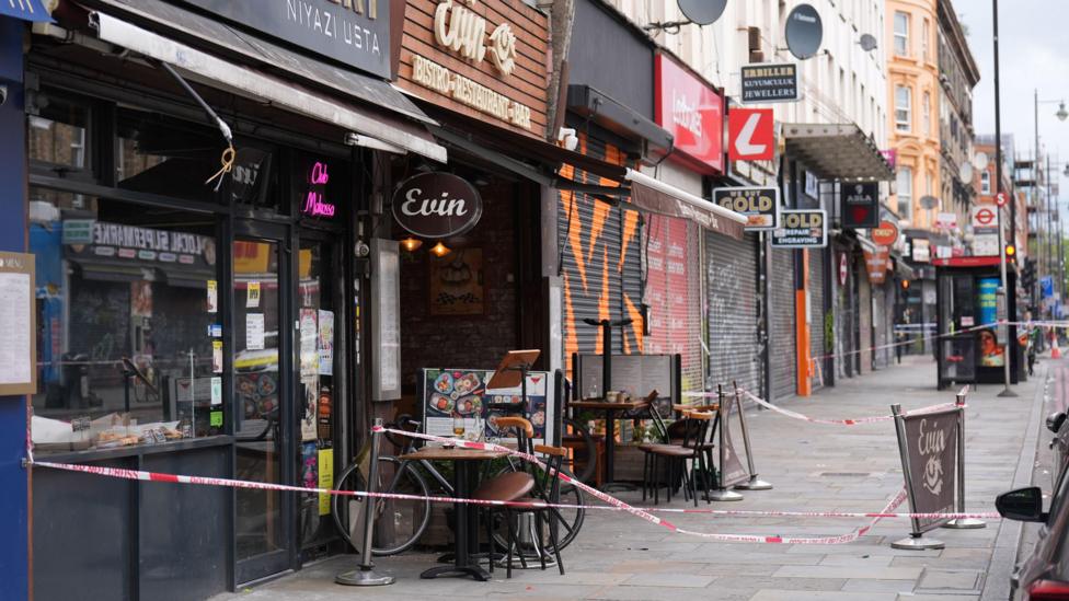 Hackney shooting: Gun crime 'very disturbing' says bereaved mum - BBC News