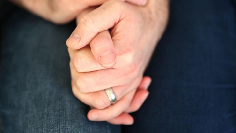 My fight to get miscarriage cradle kits in every hospital - BBC News