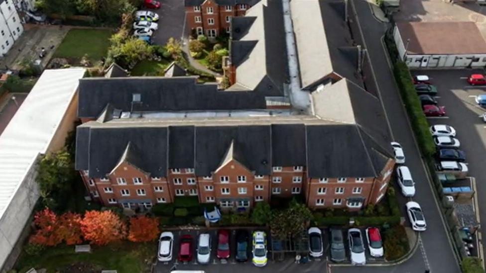 Banbury: 'Devoted' daughter admits killing terminally ill dad - BBC News