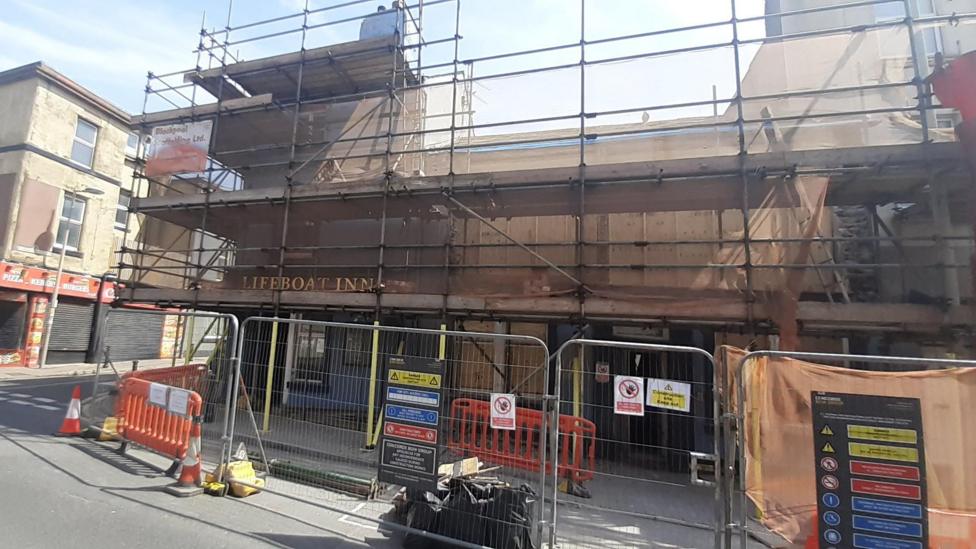 Work on historic Blackpool pub to 'preserve heritage' - BBC News