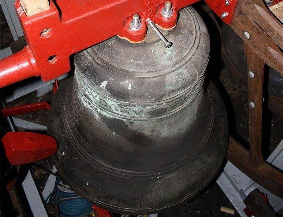 Derbyshire church bells restored to glory - BBC News