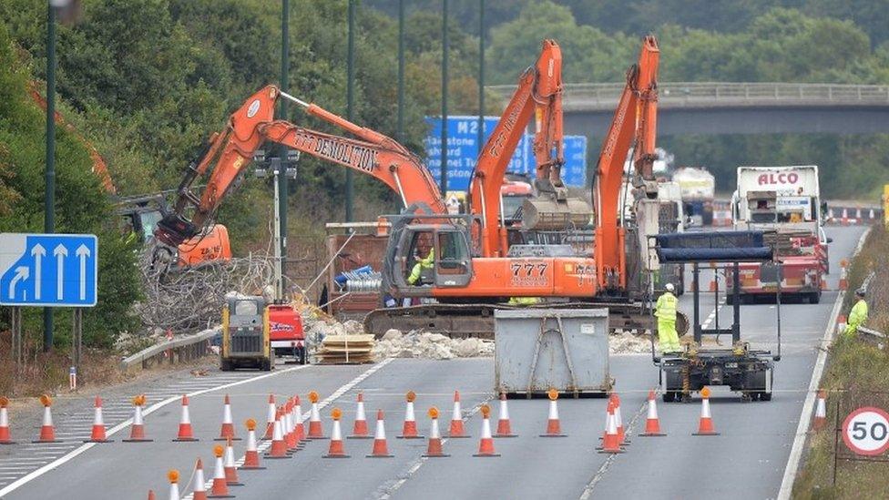 M20 collapsed bridge removal 'ahead of schedule' - BBC News