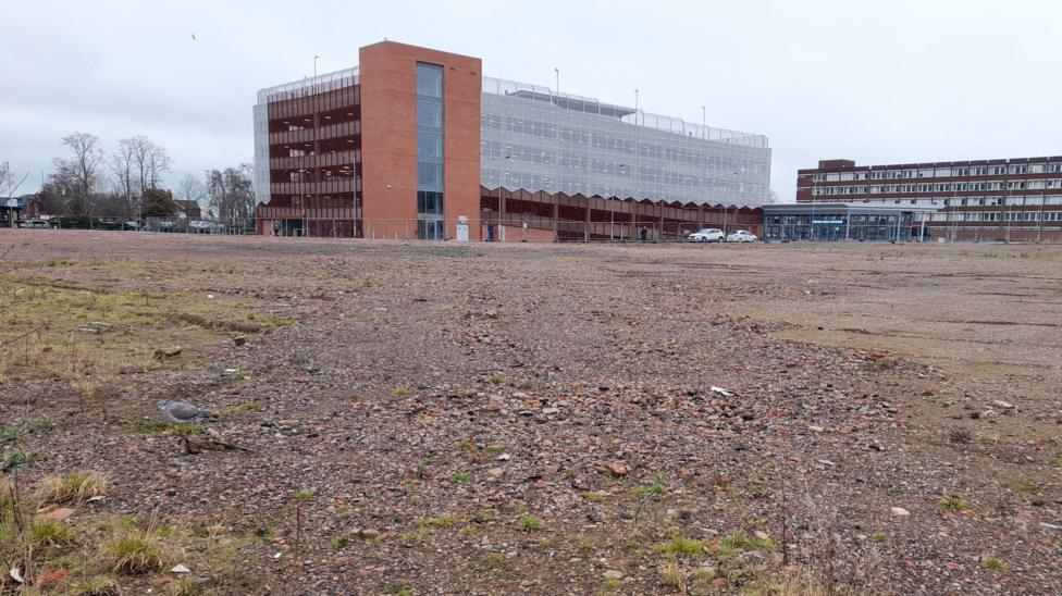 Temporary public space plan for Crewe's Royal Arcade site - BBC News