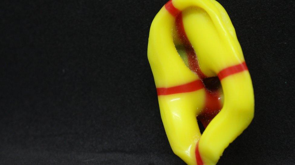 'Cauliflower ear' tackled by silicone ear guard - BBC News