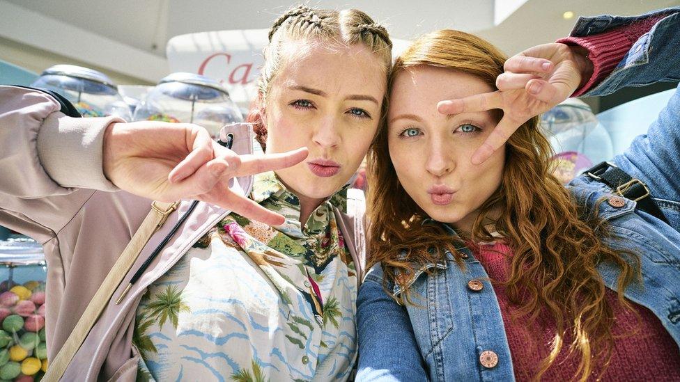 BBC Three's Overshadowed: The vlogging drama tackling anorexia - BBC News