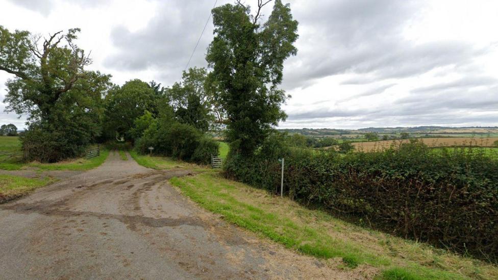 Major solar farm plans for Freeby countryside - BBC News