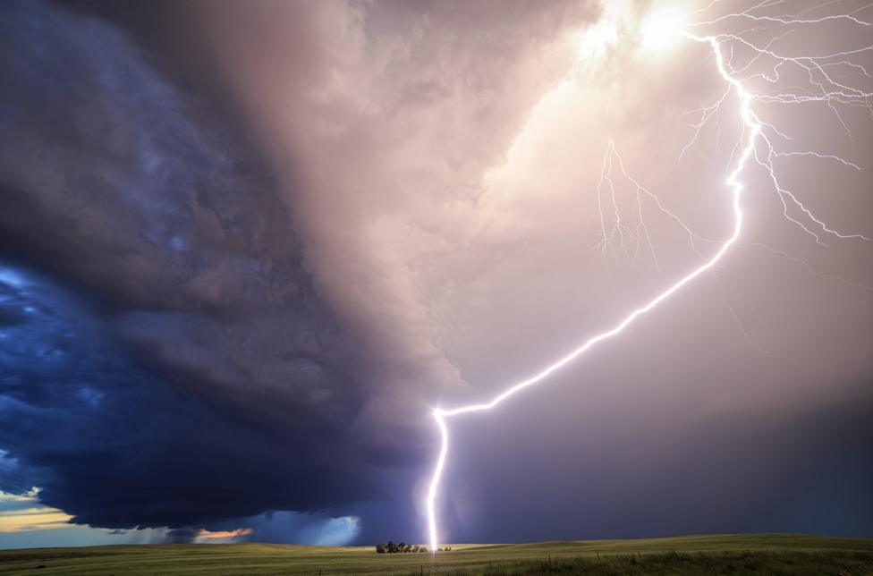 Storm chaser documents 'Tornado Alley' - BBC News