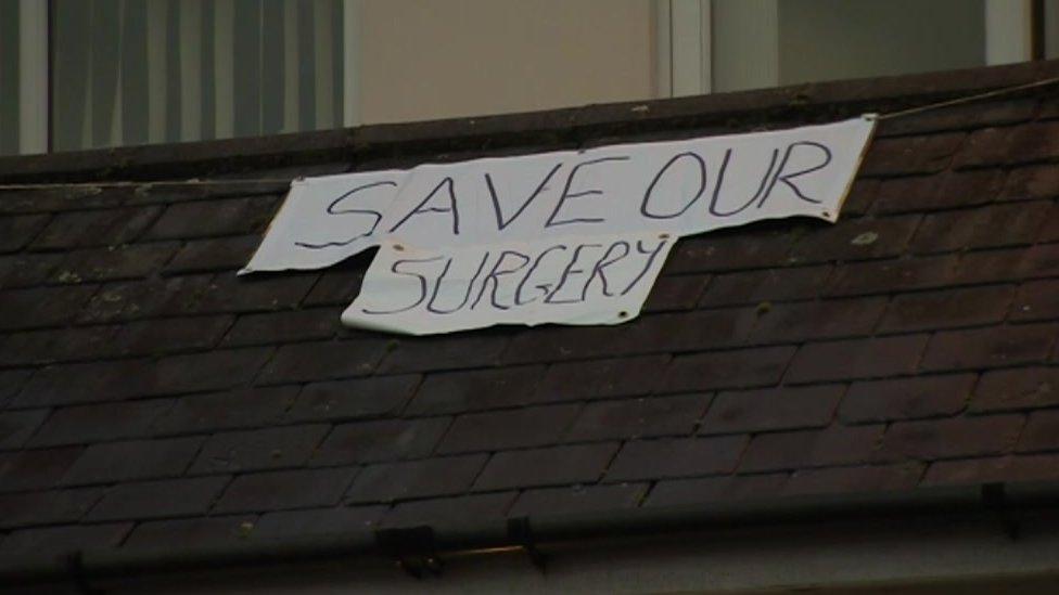 Four GPs quit surgery over NHS funding - BBC News
