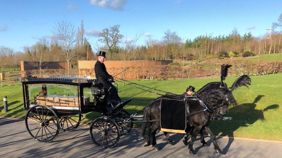 John Treagood: 70 mourners attend traveller's funeral - BBC News