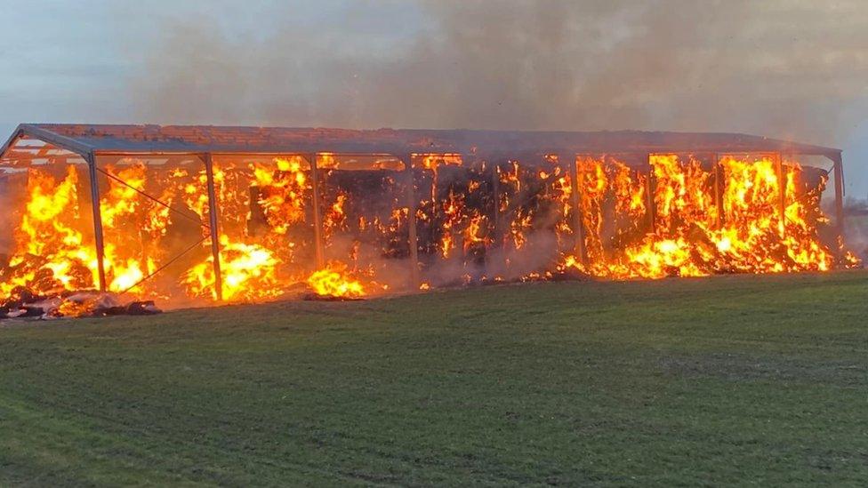 Large fire destroys Monks Eleigh barn - BBC News