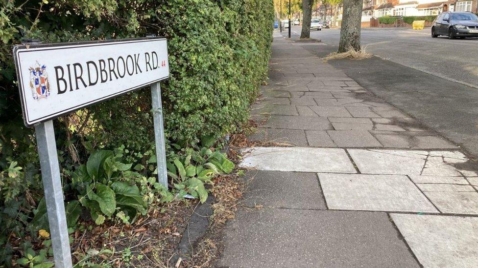 Boy, 16, stabbed in Birmingham street attack - BBC News