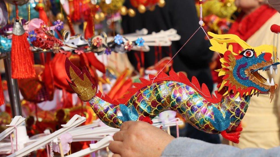 Lunar New Year: Year of the Dragon celebrated around the world - BBC ...