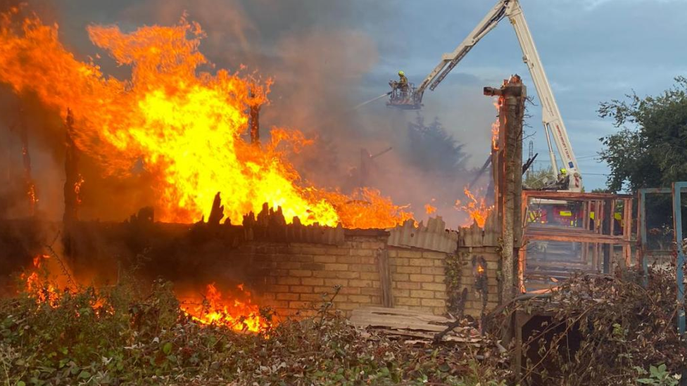 South Woodham Ferrers: Firefighters tackle farm building blaze - BBC News