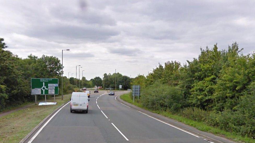 Banbury driver dies after A41 lorry collision - BBC News