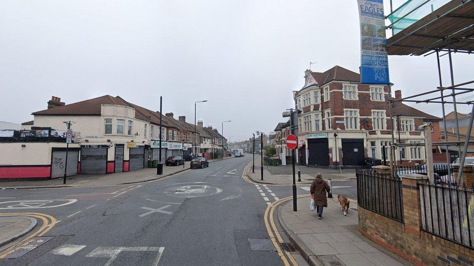 Motorcyclist dies after crashing into lamp-post - BBC News