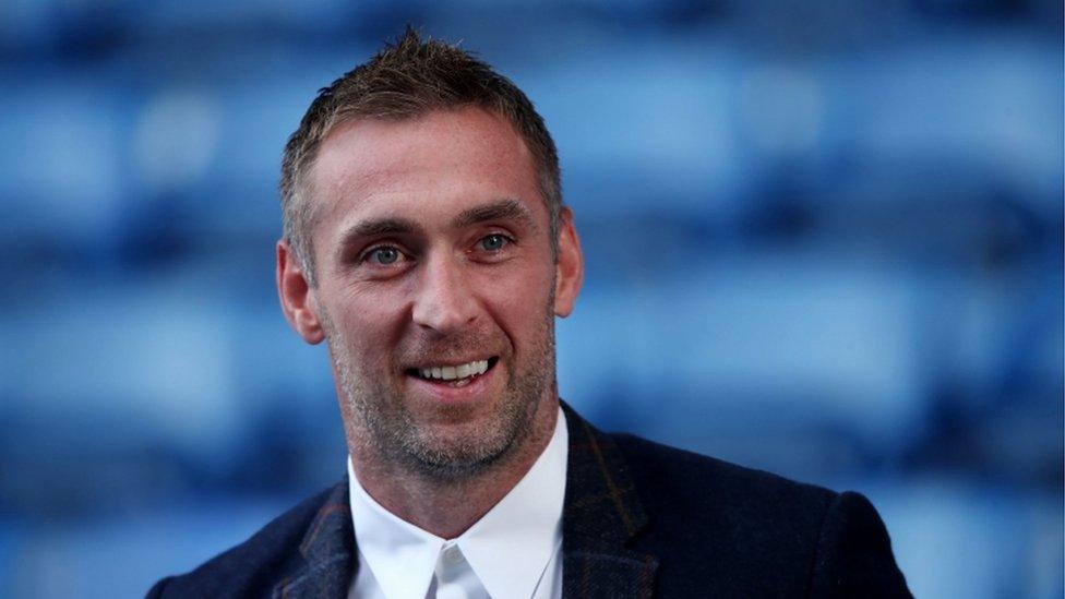 Rangers goalie Allan McGregor's car set on fire - BBC News
