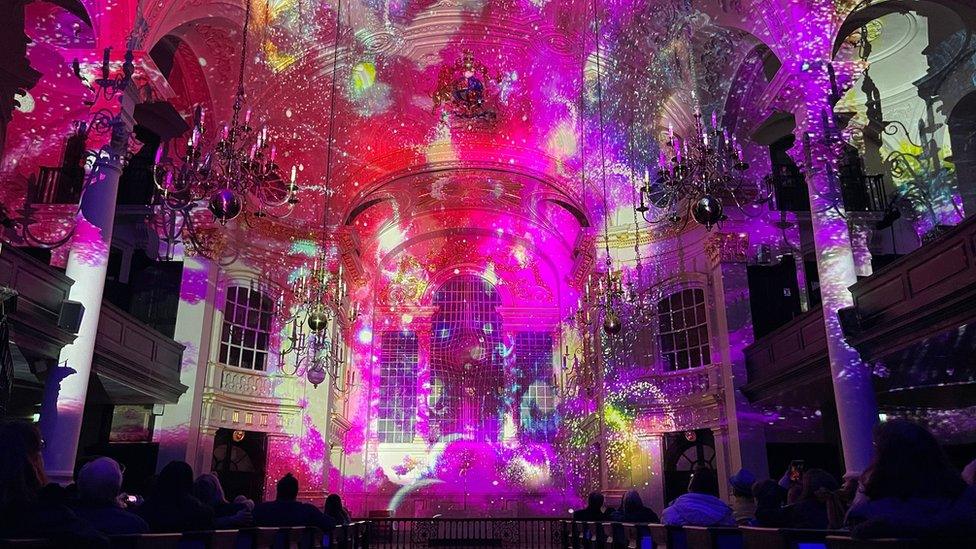 Light show aims to bring Earth to life - BBC News