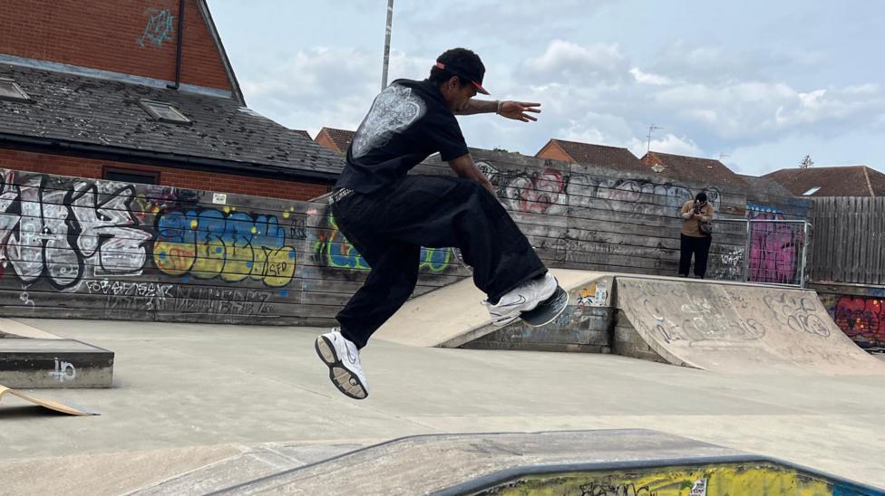 Suffolk skateboarder hopes to tackle 'rough' stigma around sport - BBC News