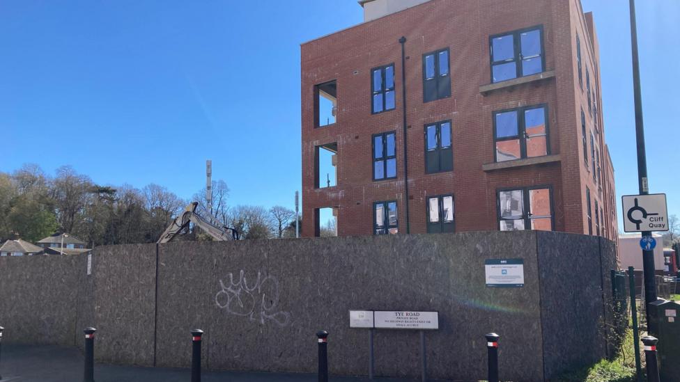 Ipswich buyers lose thousands on unfinished JaeVee flats - BBC News