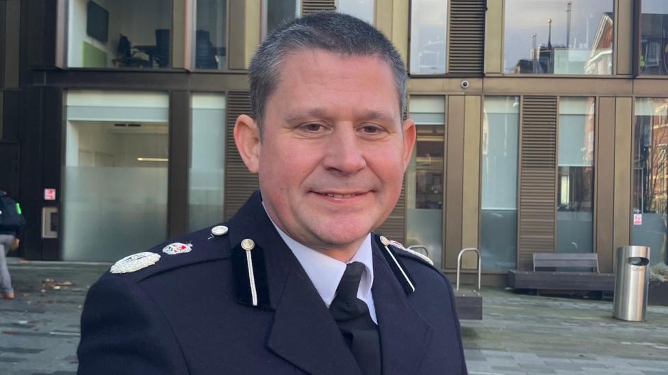Northamptonshire Police 'got it wrong' on domestic abuse team - BBC News