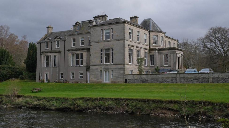 Peebles woodland campaigners fight Kingsmeadows developers - BBC News