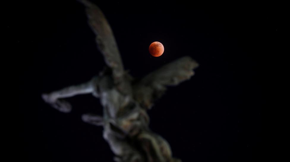 Keep your eyes peeled for rare Blood Moon - BBC Newsround