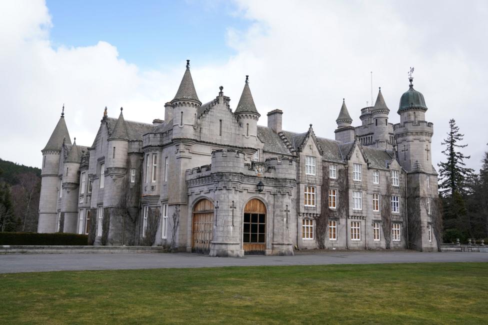 Balmoral Castle: the first look inside the royal rooms - BBC News