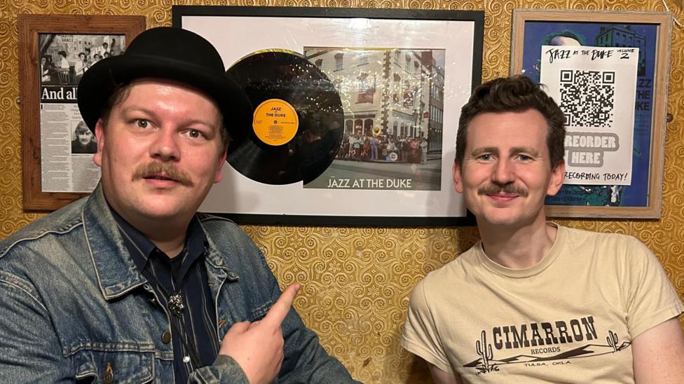 Bristol jazz musicians recreate Old Duke pub record for charity - BBC News