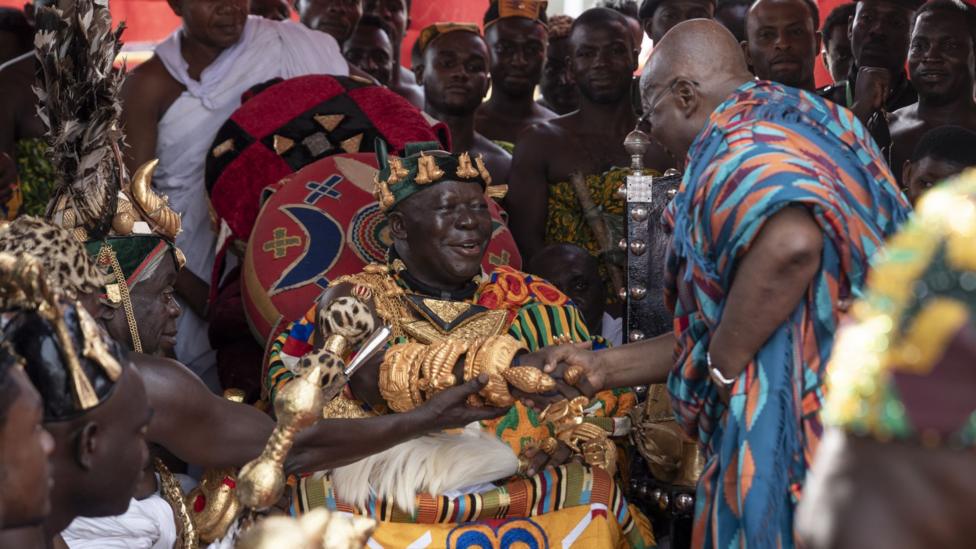 Afia Pokua's apology fails to fix row with Ghana's Asantehene - BBC News