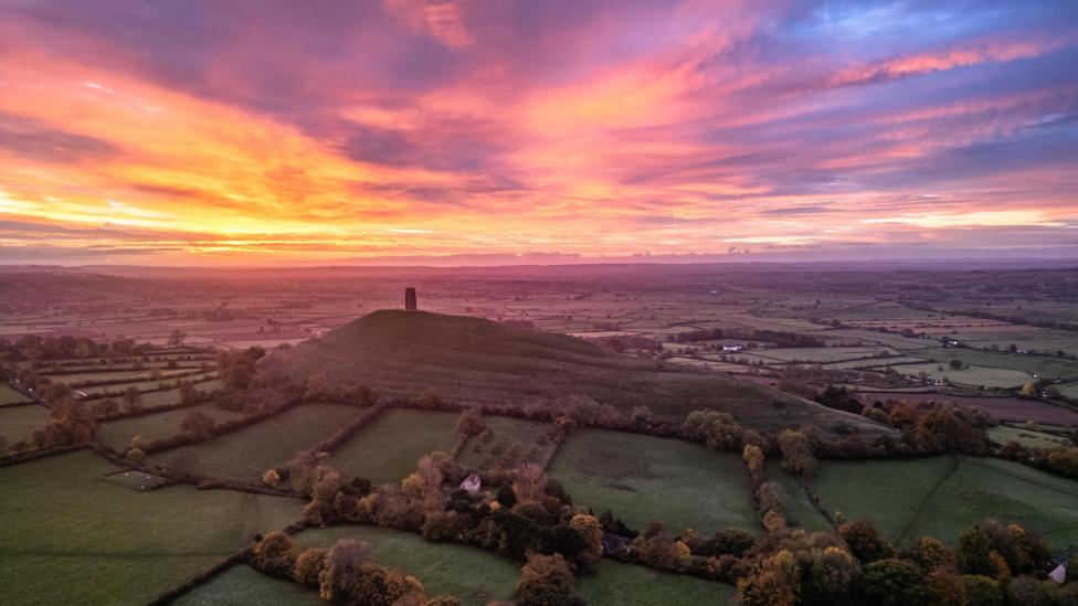 Somerset in Pictures: Carnival lights and Punkie night - BBC News