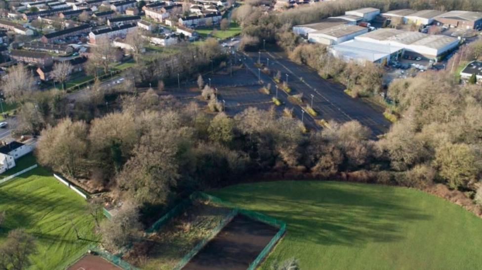 Swindon electric vehicles car park plans get go ahead - BBC News