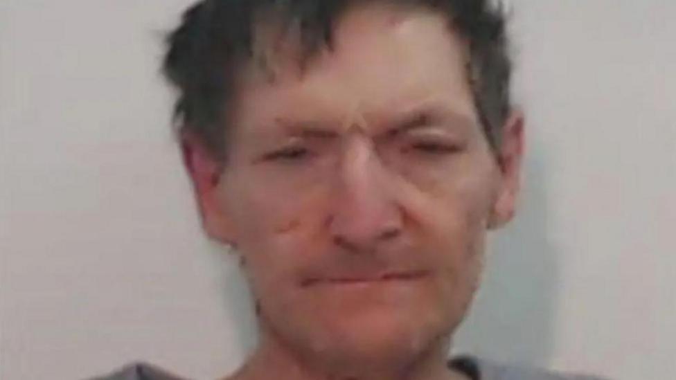 Serial criminal jailed for murdering Dundee taxi driver - BBC News