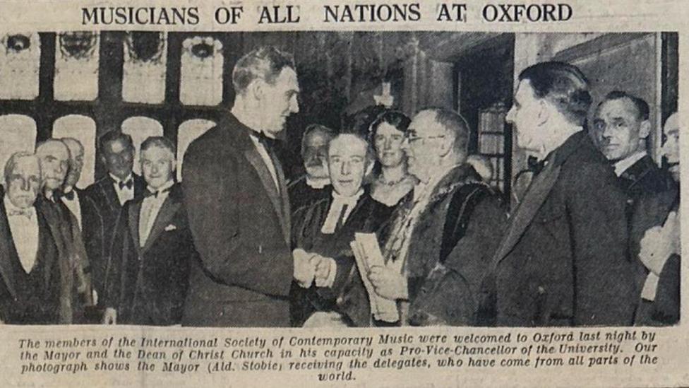 Oxford pupils recreate 'perfect town' musical 100 years on - BBC News