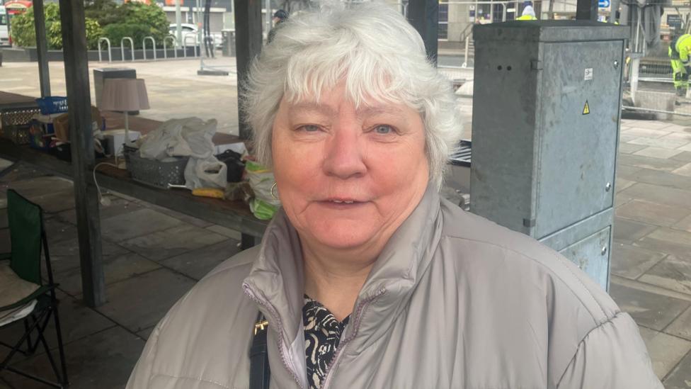 Harold Shipman: Woman 'saved her mother from killer GP' - BBC News