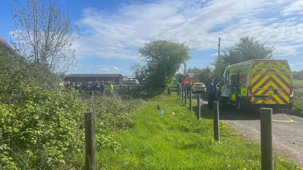 Harry Moss: Tractor convoy tribute to boy killed at farm - BBC News