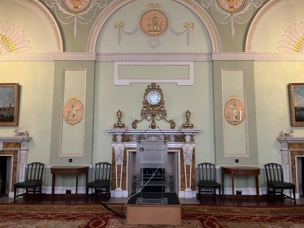 Bank of England: Inside the building that houses 400K gold bars - BBC News